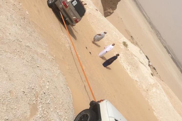 ورد لـ فريق غوث السعودي بلاغ عن سيارة عالقة في بر الأحساء