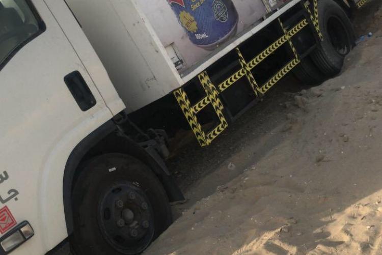 ورد لـ فريق غوث السعودي بلاغ هذا اليوم عن سيارة شاحنة علقت بالرمال